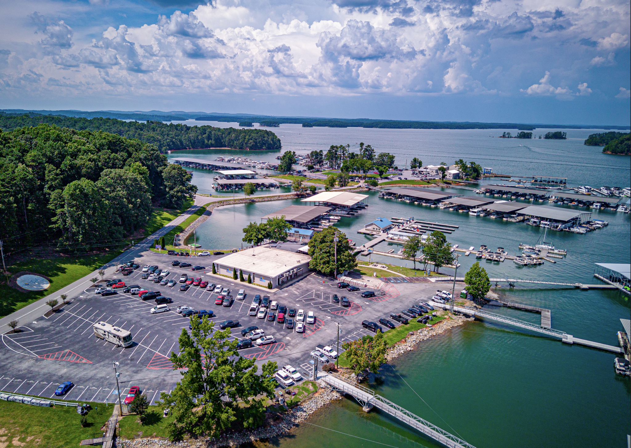 Boat Slips, Wet Slips, Amenities | Holiday Marina on Lake Lanier